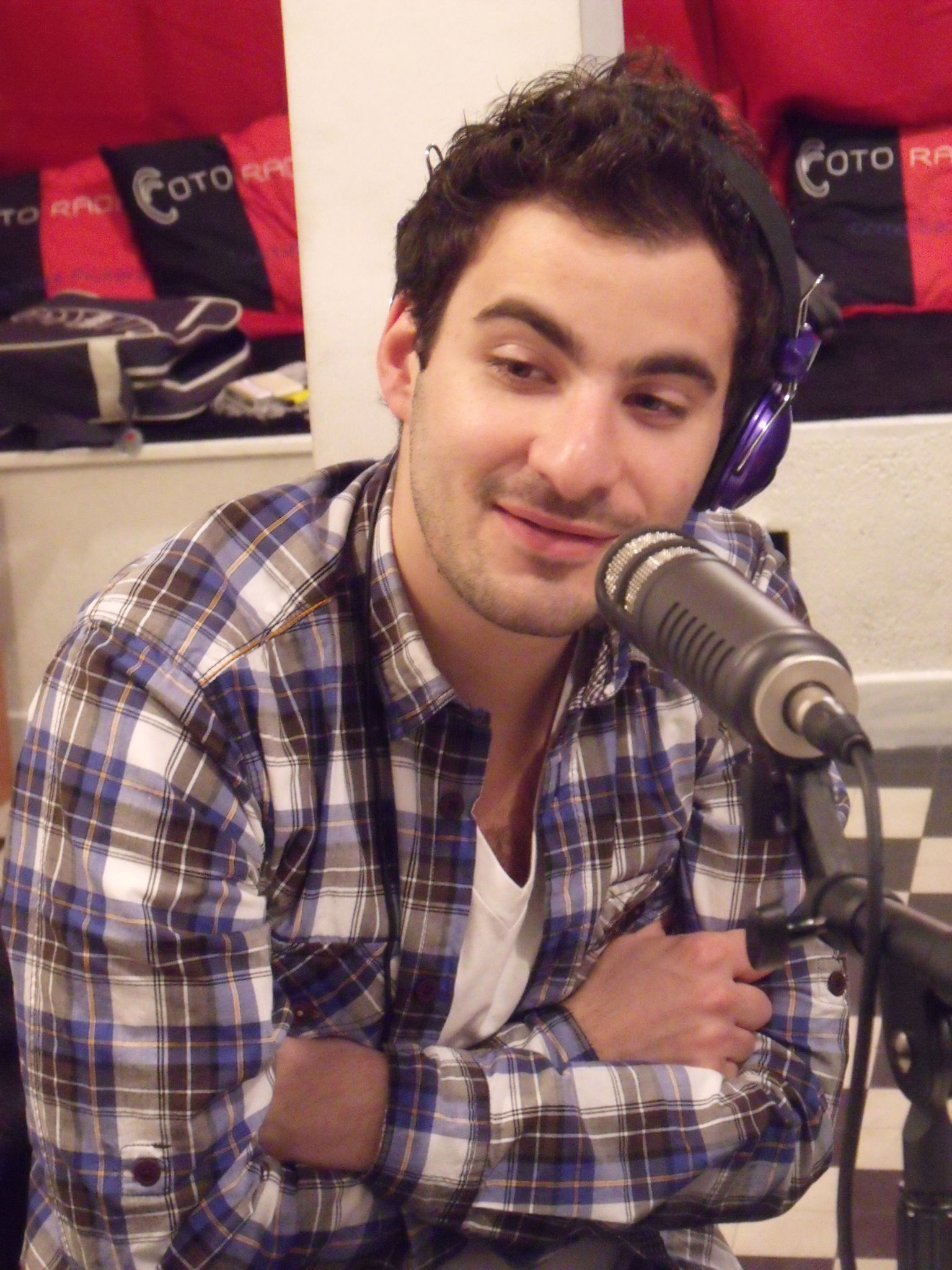 Alex Darmon, la nouvelle référence chez les humoristes, actualise son ...